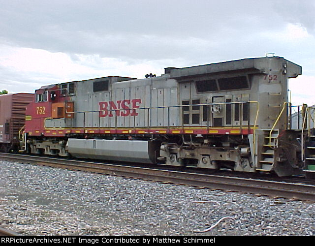 BNSF 752